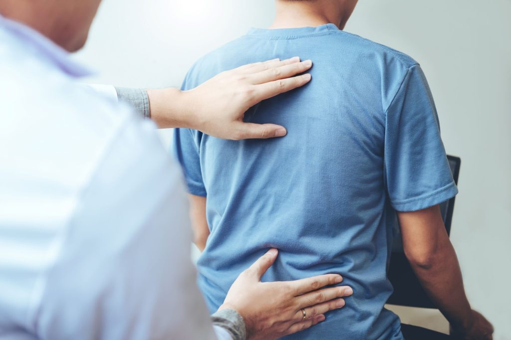 7 Warning Signs You Should See A Spine Specialist – Medchrome